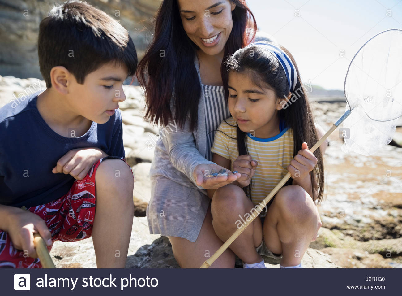 Children looking with curiosity hi-res stock photography and images - Alamy