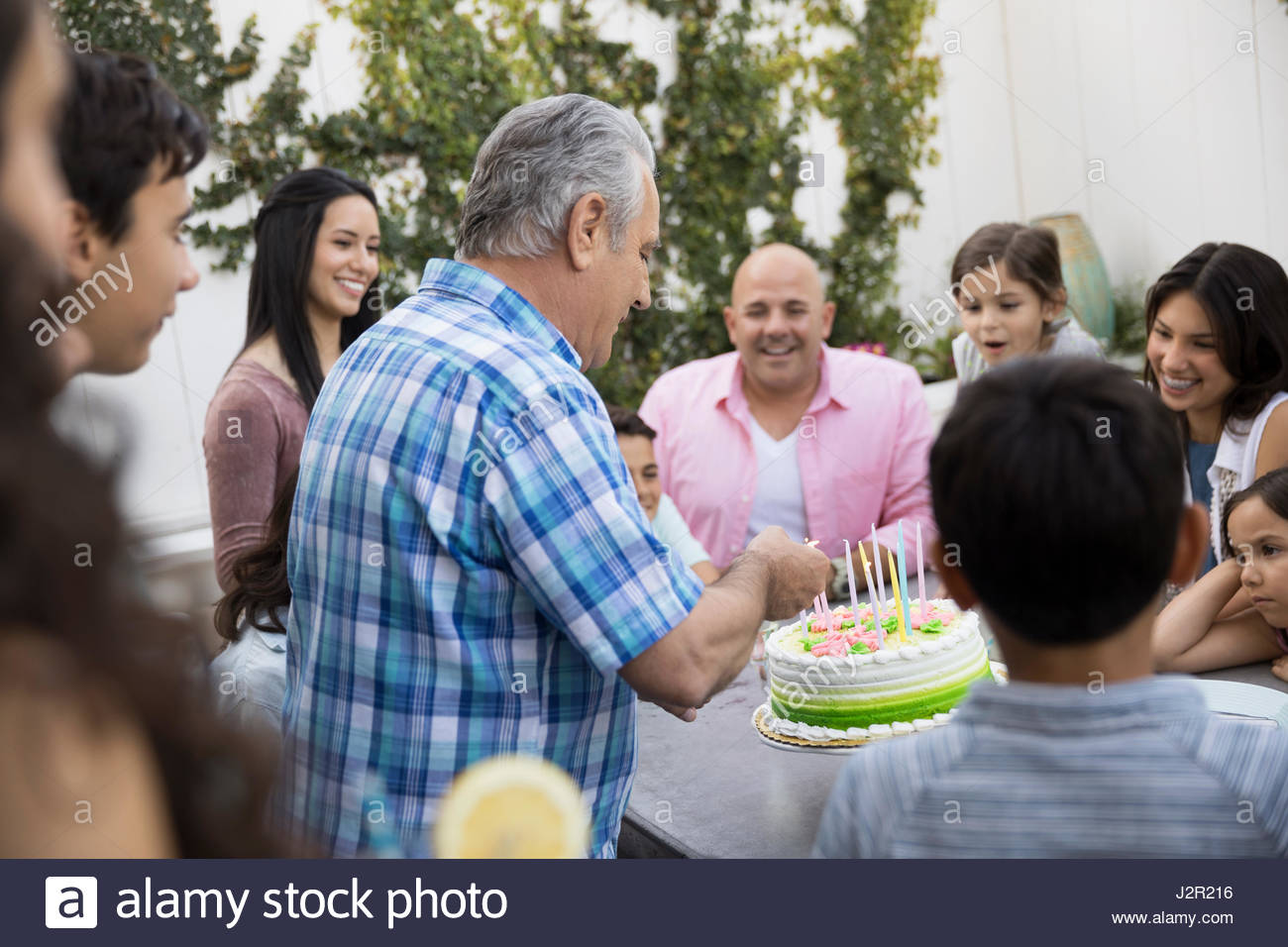 Large family group multi generation hi-res stock photography and images ...