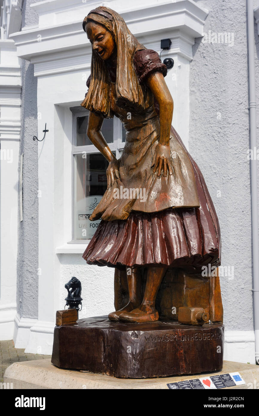 Alice statue hi-res stock photography and images - Alamy