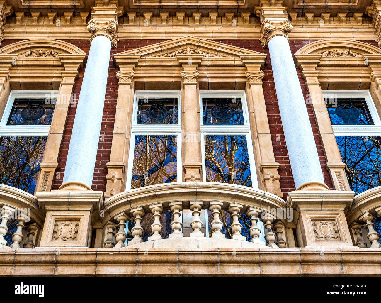 Facade of a grand office building Stock Photo - Alamy