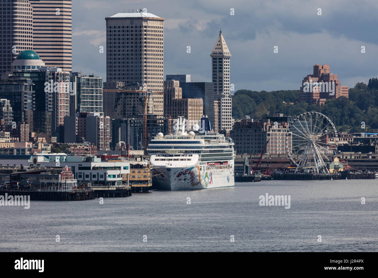 Cruise ship in the harbor at Seattle, Washington Stock Photo - Alamy