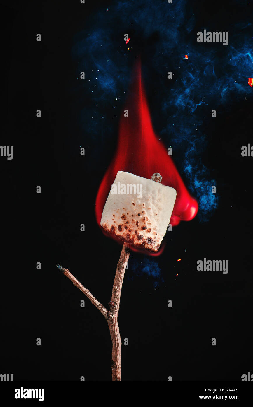 Marshmallow burning hi-res stock photography and images - Alamy