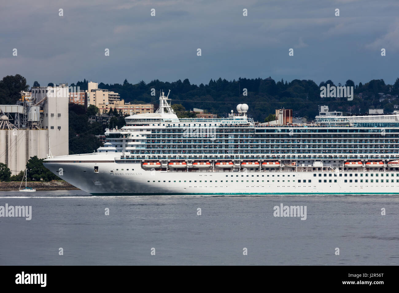 Cruise ship in the harbor at Seattle, Washington Stock Photo - Alamy