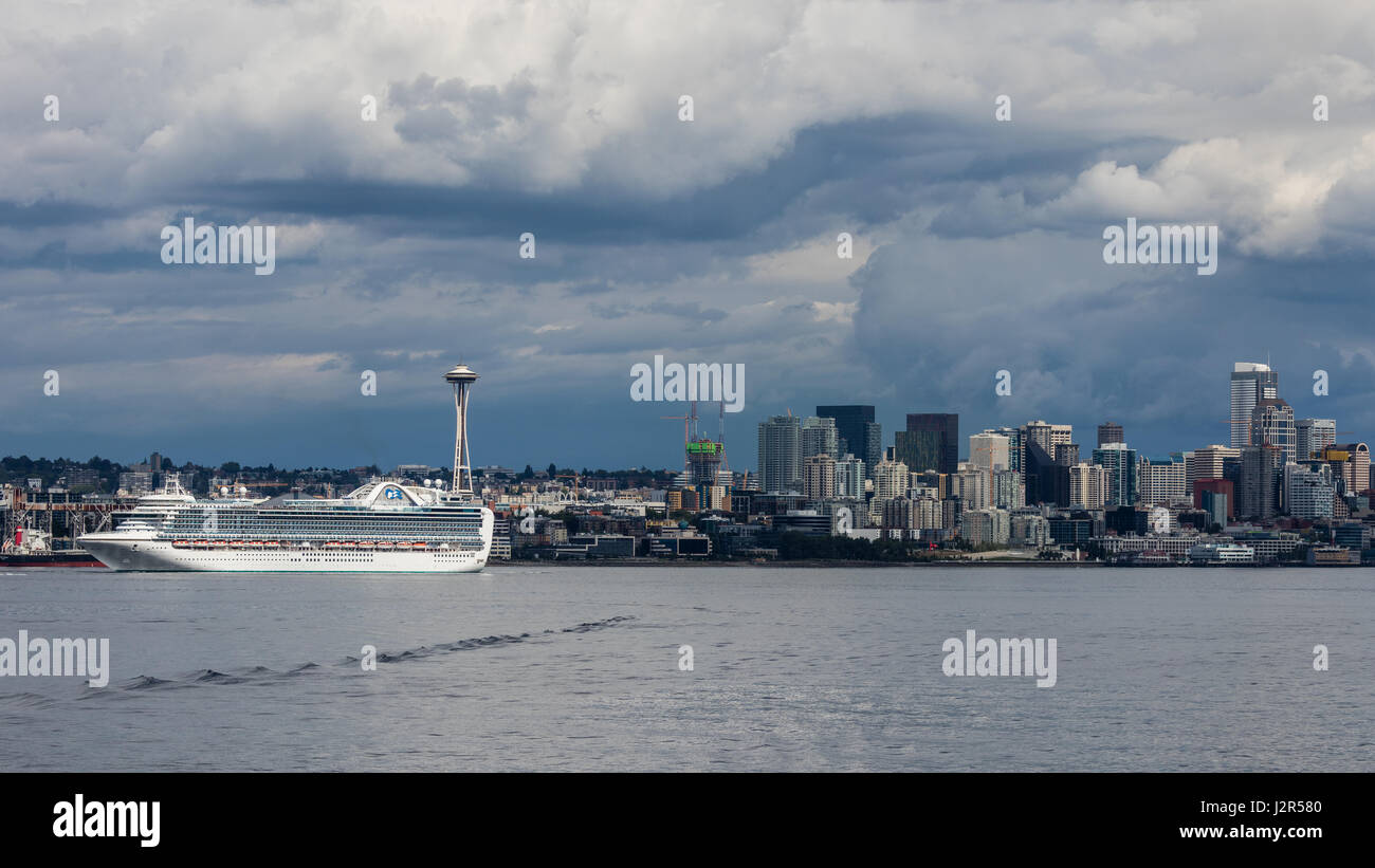 Cruise ship in the harbor at Seattle, Washington Stock Photo - Alamy