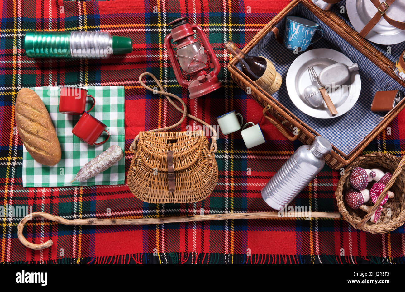 Picnic rug plates hi-res stock photography and images - Alamy