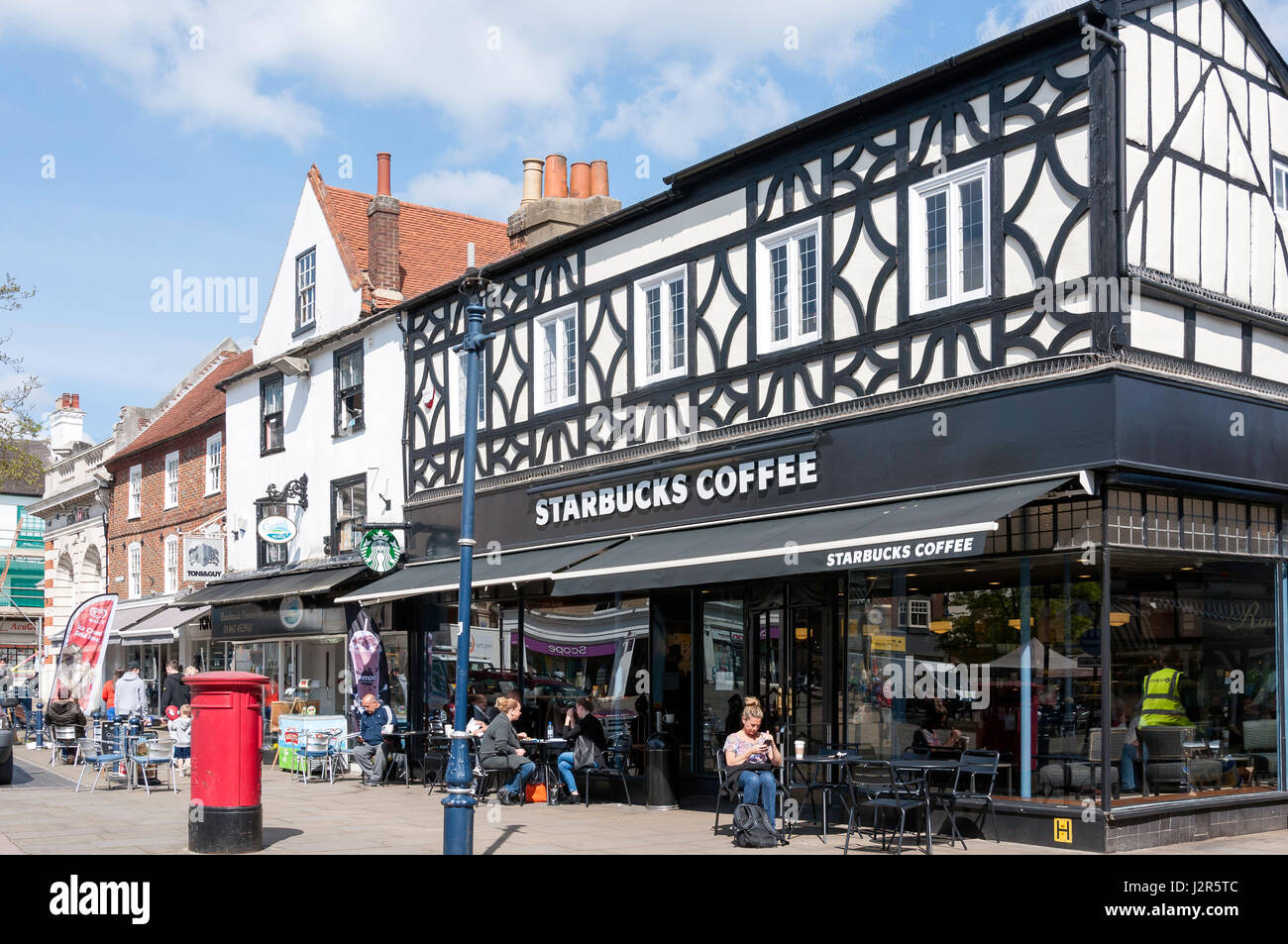 Starbucks coffee shop in building hi-res stock photography and images ...