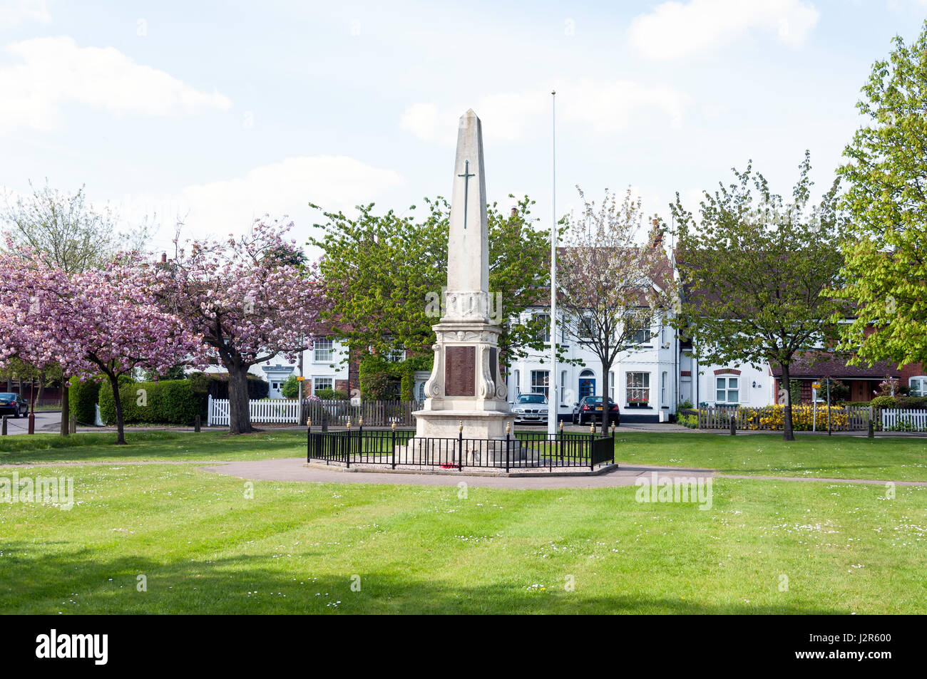 War Memorial on The Green, High Street, Old Town, Stevenage ...