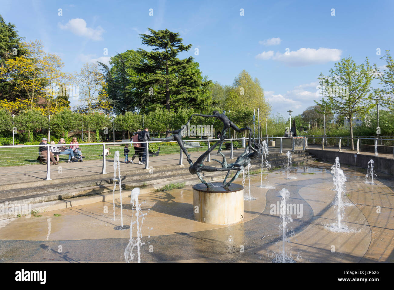 Fountain in memorial garden hi-res stock photography and images - Alamy