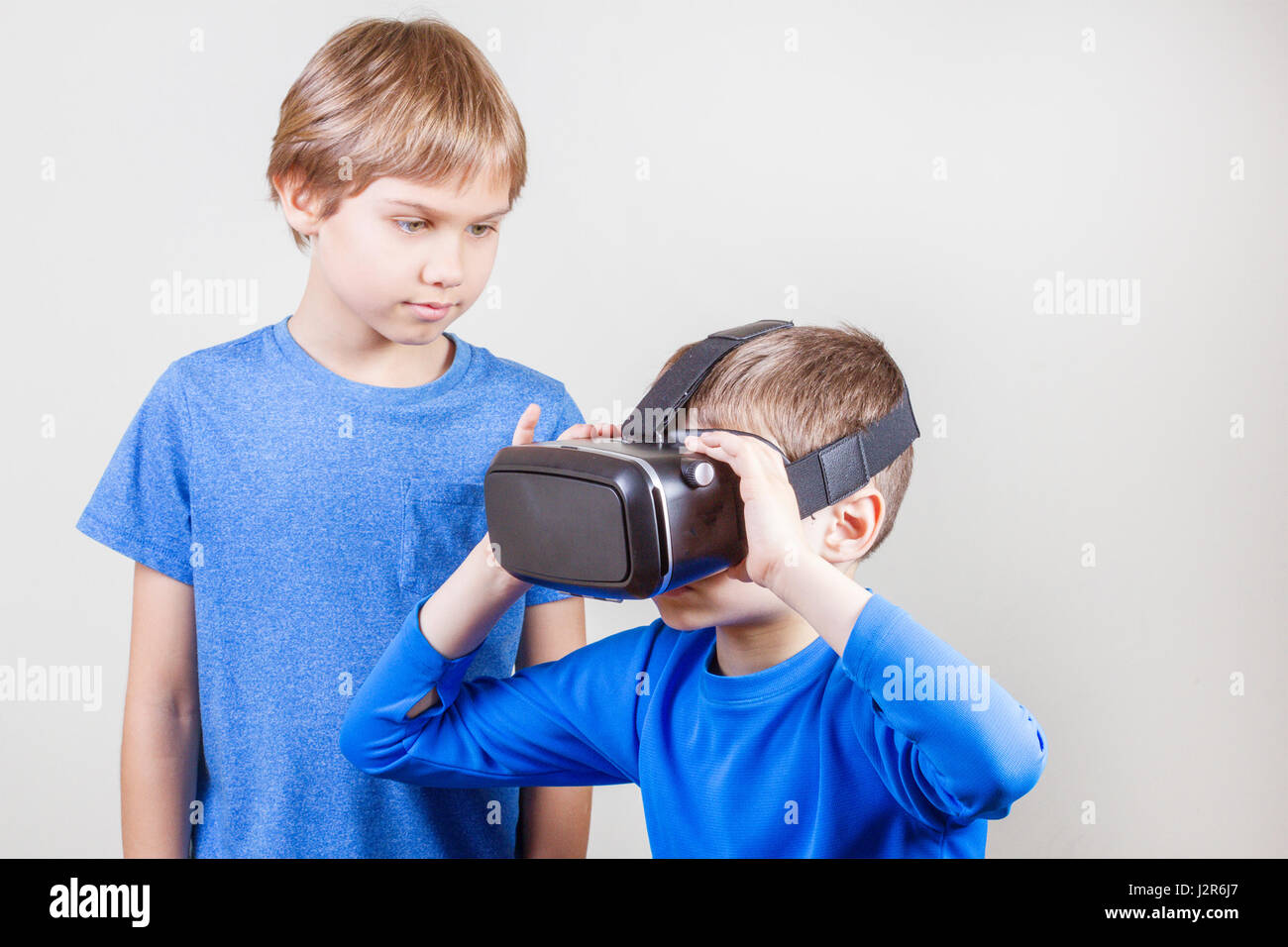 Kids virtual glasses hi-res stock photography and images - Alamy