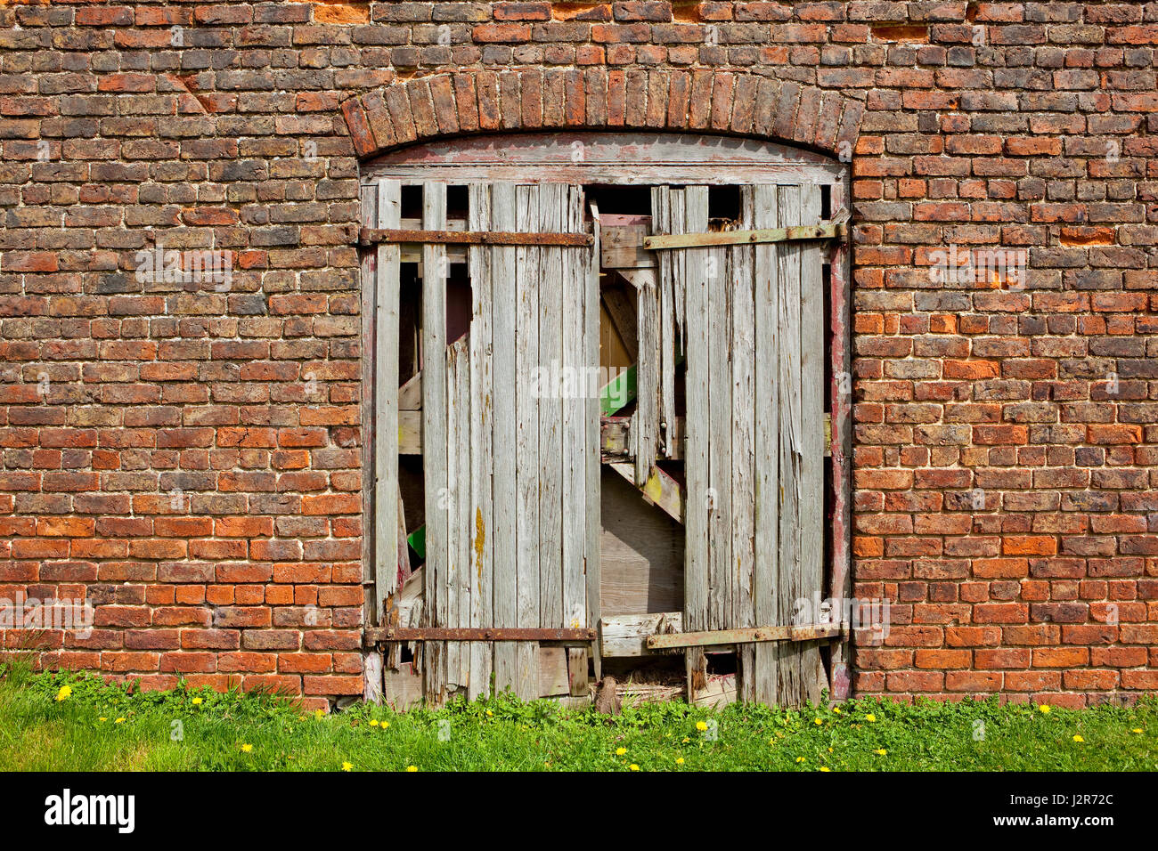 Old brick barn hi-res stock photography and images - Alamy