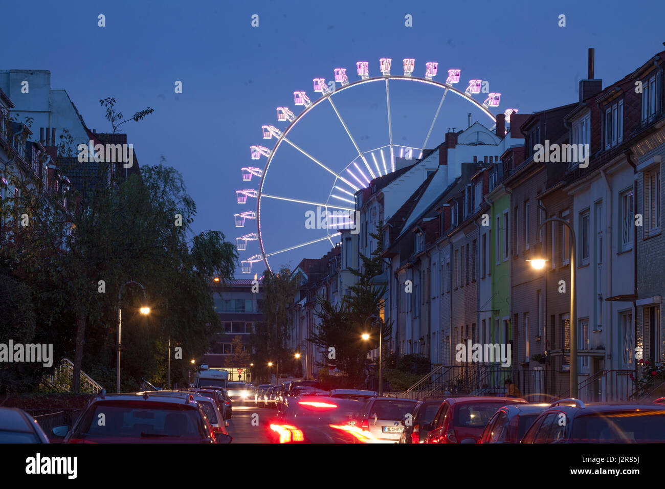 Wohnhaeuser in Findorff und Riesenrad vom Bremer Freimarkt bei ...