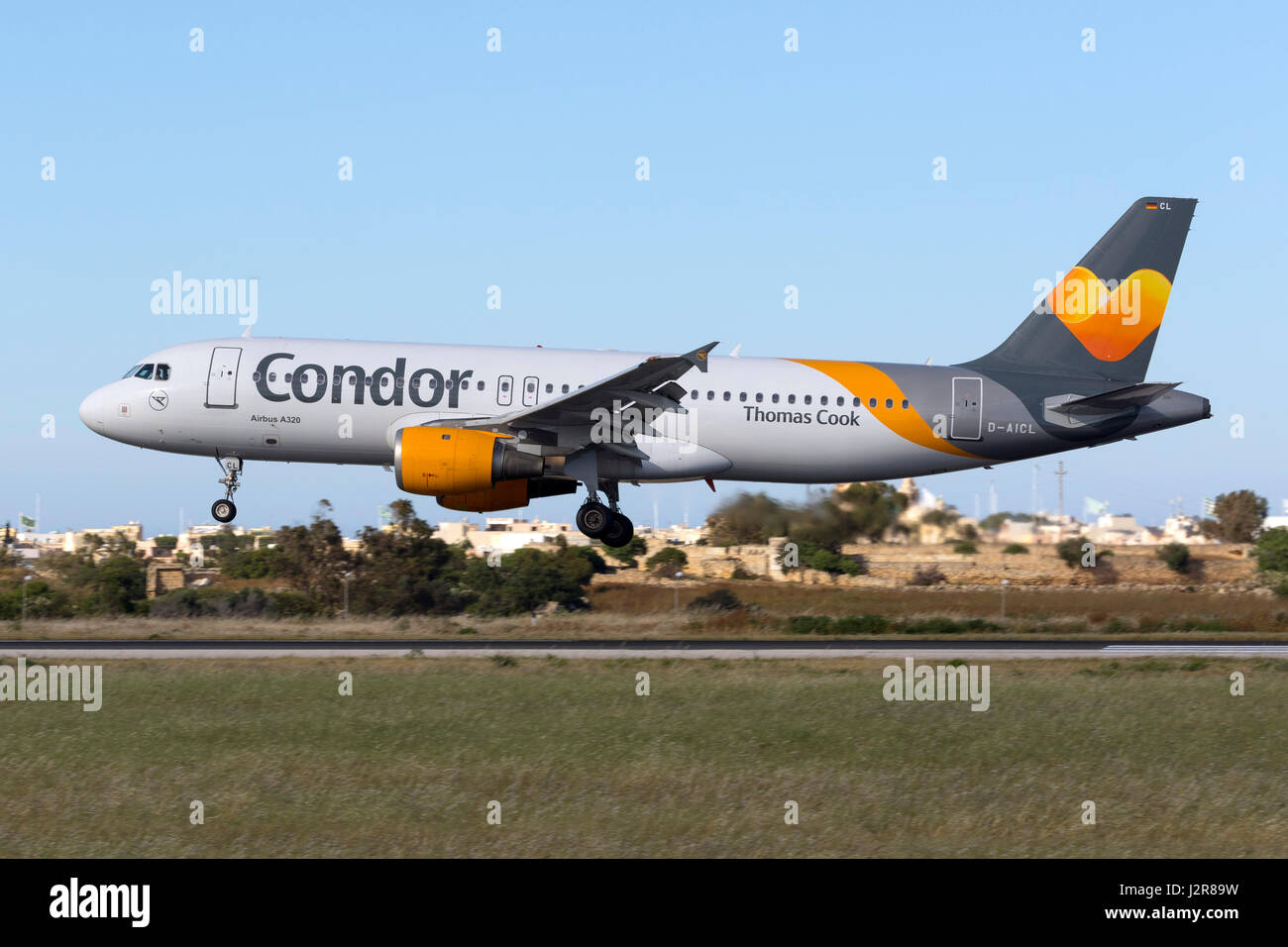 Condor (Thomas Cook) Airbus A320-212 [D-AICL] landing runway 31 Stock ...