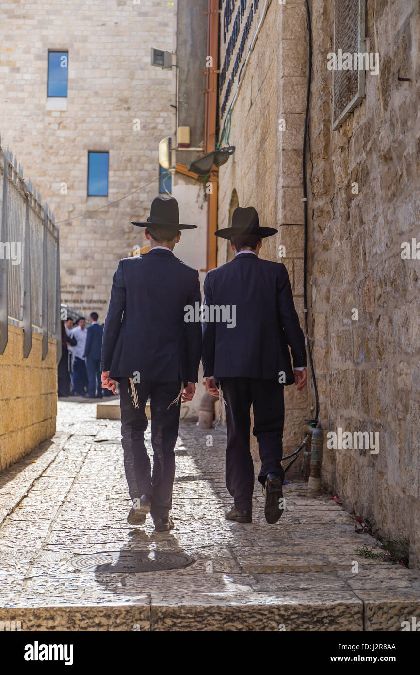 Alley in Jerusalem old city with two orthodox boys walking away (Israel ...
