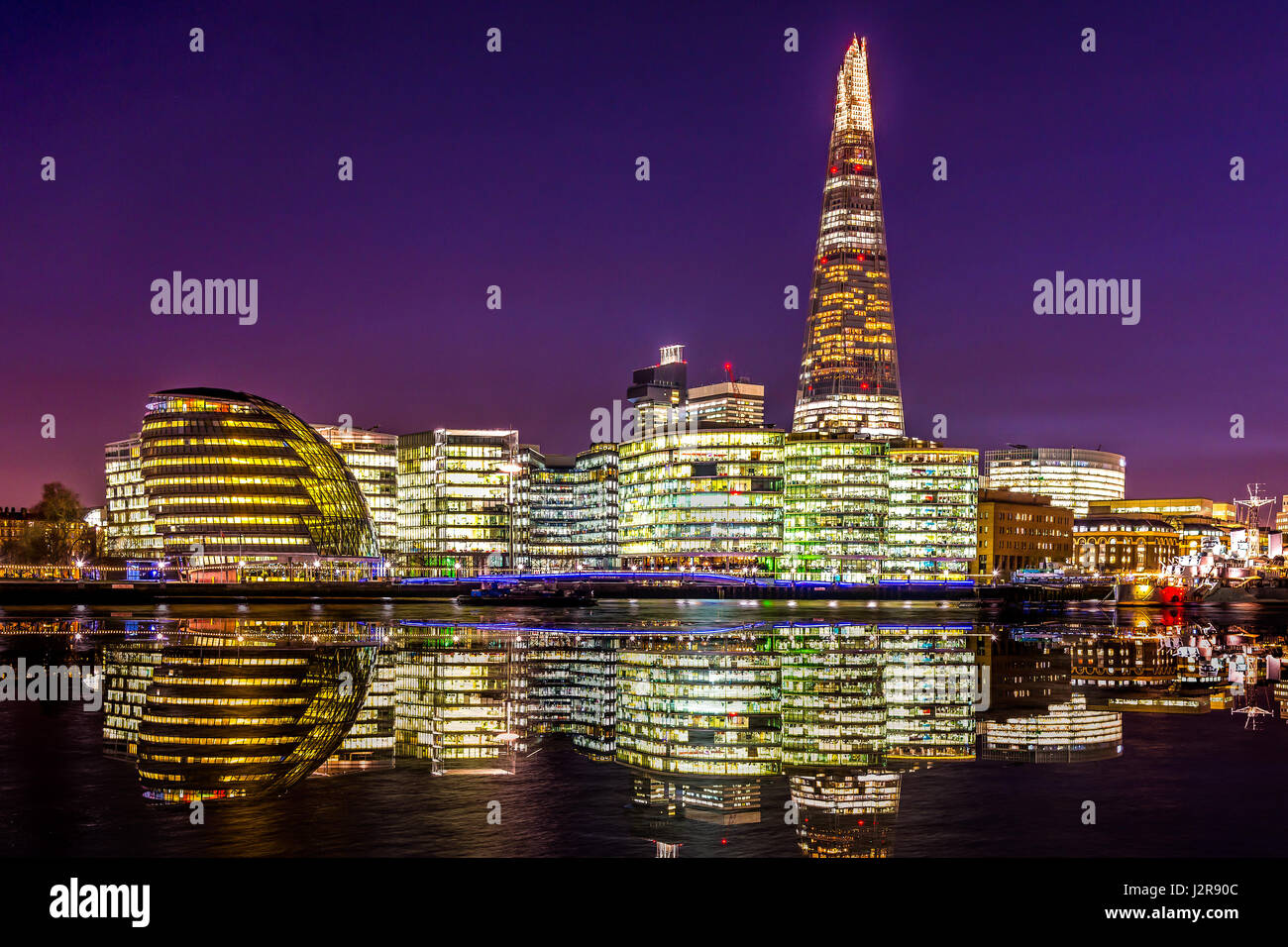 Night skyscraper in london hi-res stock photography and images - Alamy