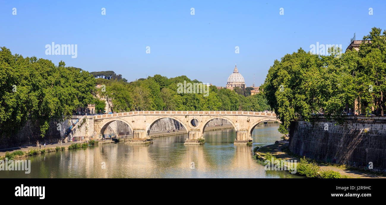 Bridge over Tiber river in Rome, Italy Stock Photo - Alamy