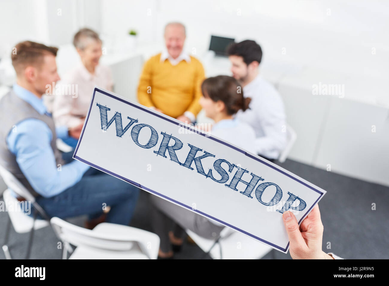 Business people training circle hi-res stock photography and images - Alamy