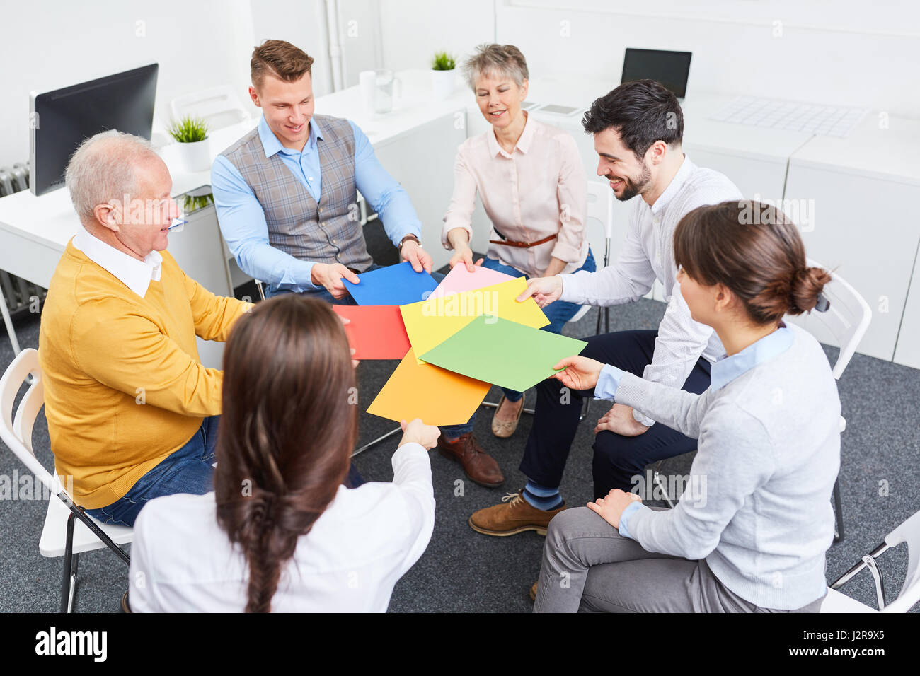 Team building exercise hi-res stock photography and images - Alamy