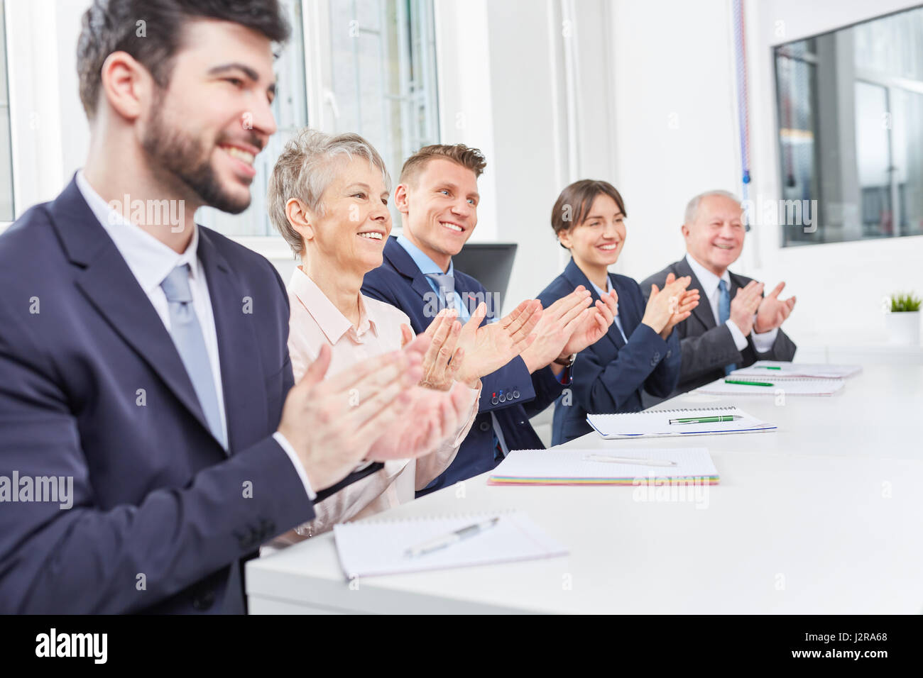 Round of applause hi-res stock photography and images - Alamy
