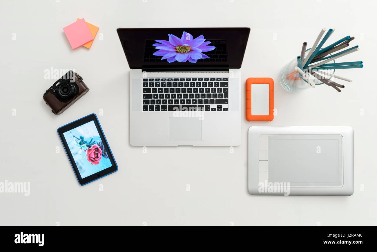 Digital workspace environment hi-res stock photography and images - Alamy