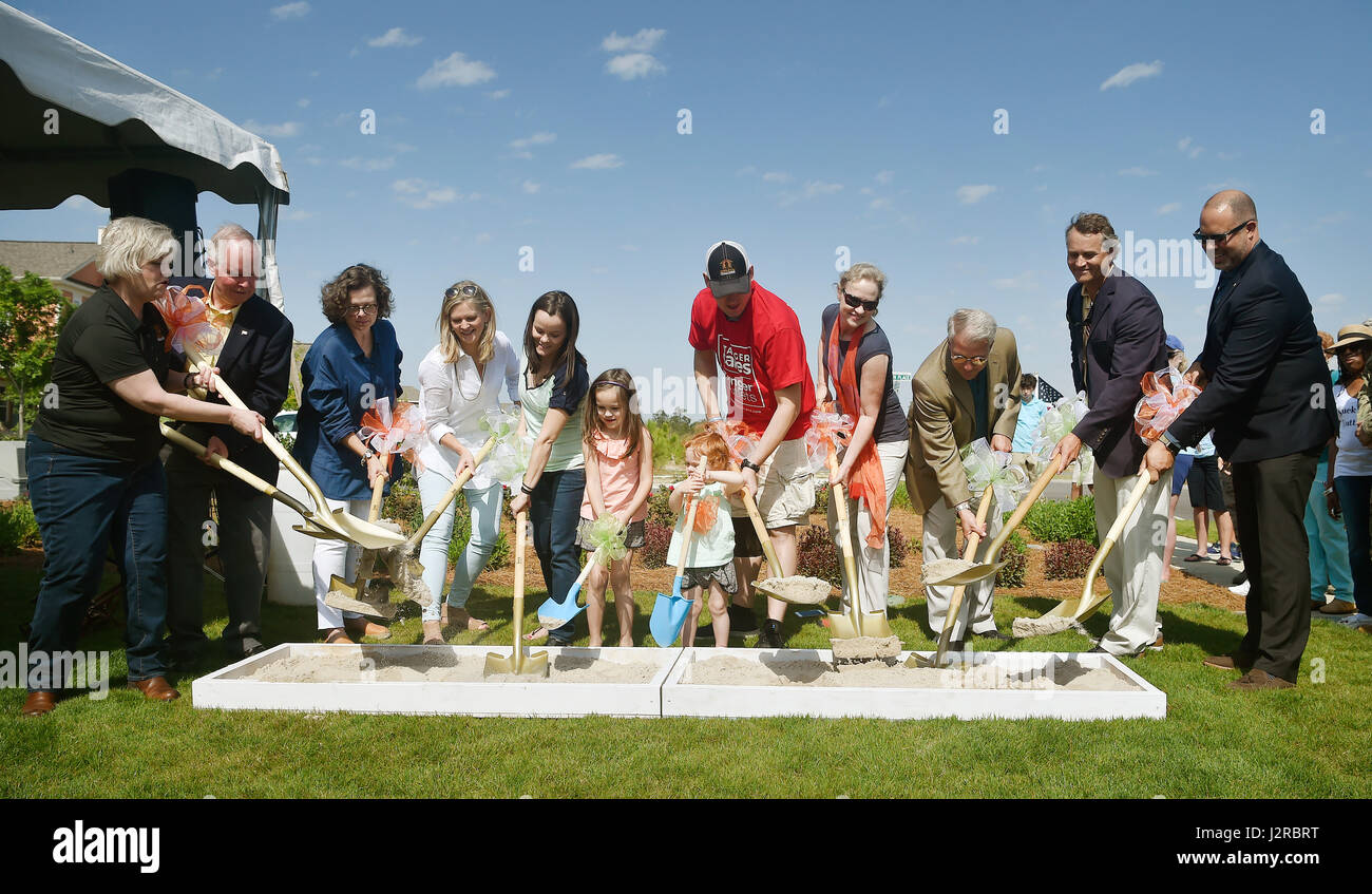 U.S. Marine Corps Lance Cpl. Jeremy Brooking and his family, center ...