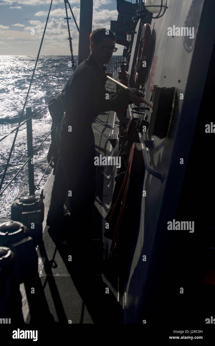 Operation specialist aboard uss hi-res stock photography and images - Alamy