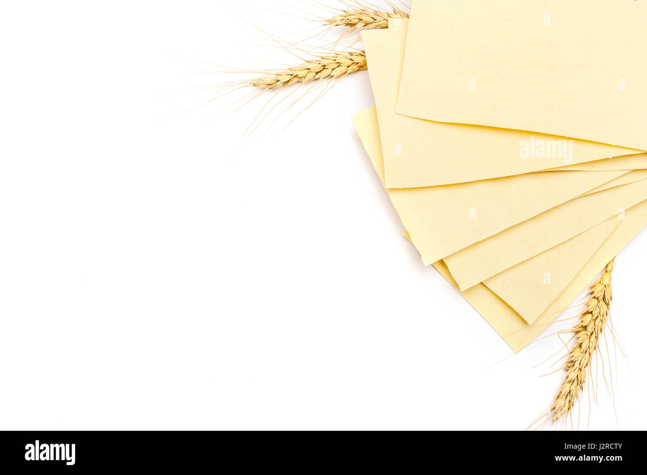 Flat pasta sheets hi-res stock photography and images - Alamy