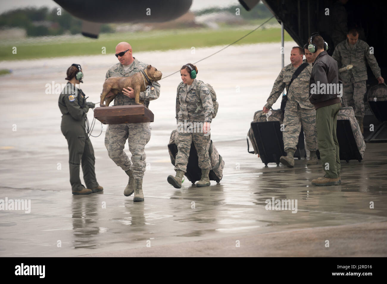 U.S. Air Force Senior Master Sgt. Brian Mitchell, air transportation ...