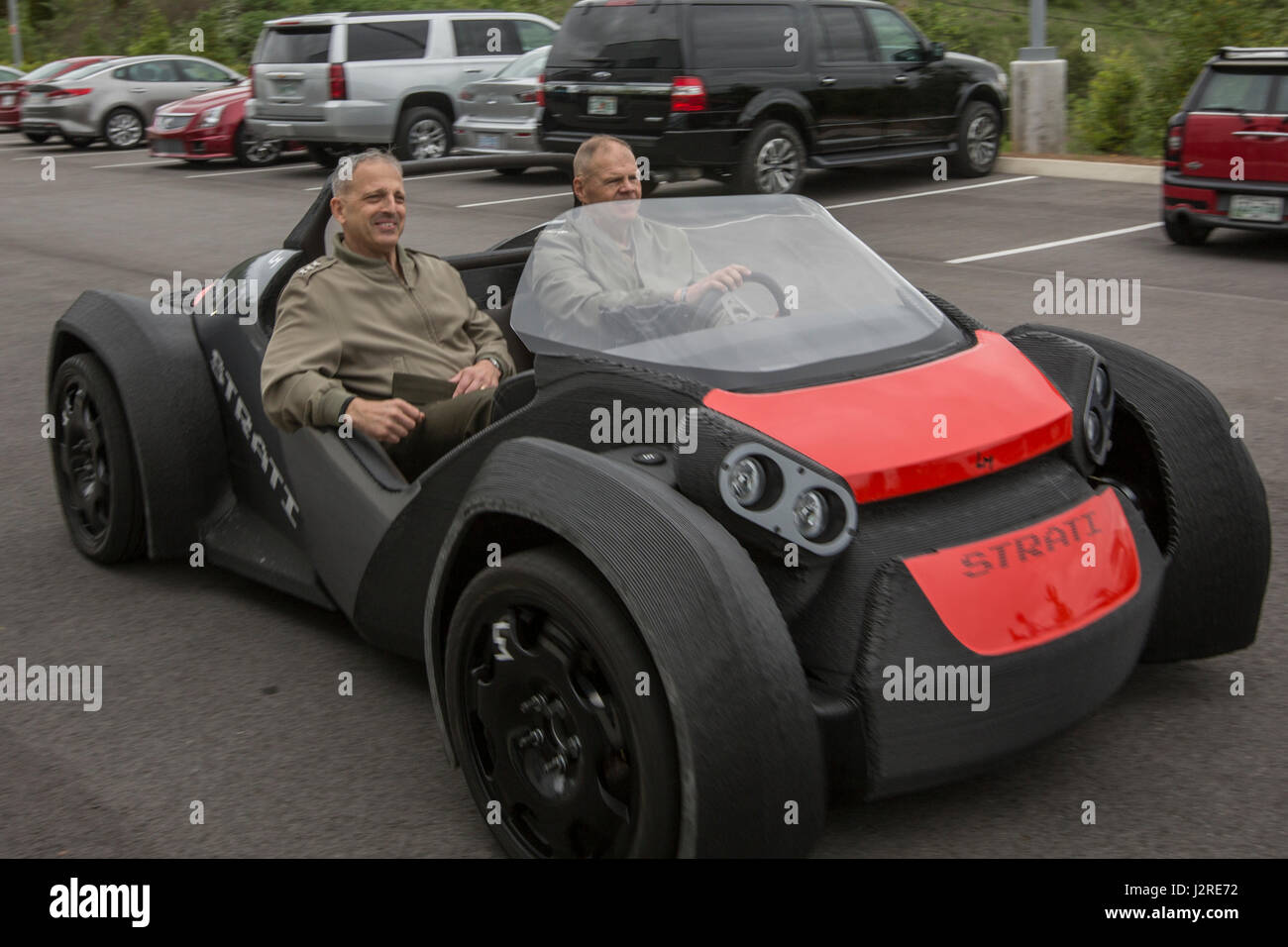Commandant of the Marine Corps Gen. Robert B. Neller, right, and Lt ...