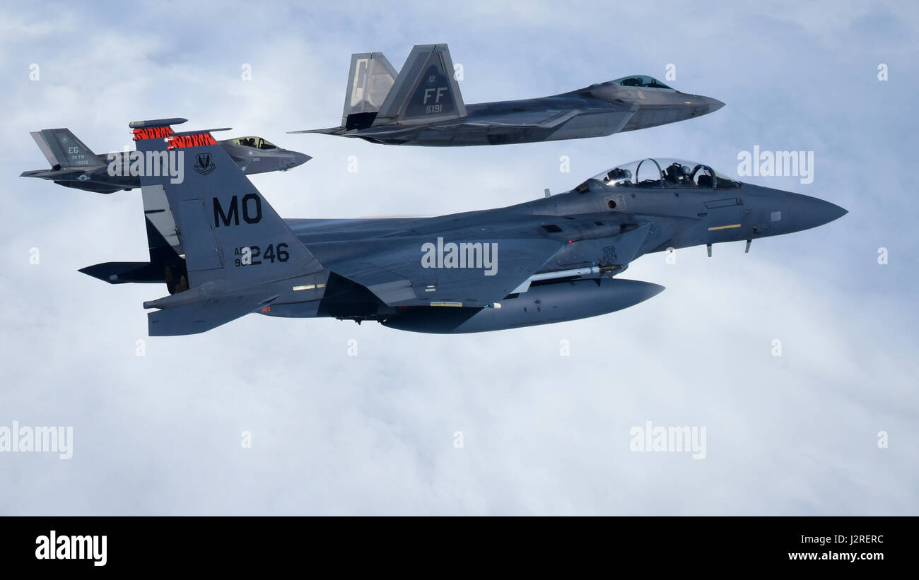 Fourth generation aircraft hi-res stock photography and images - Alamy