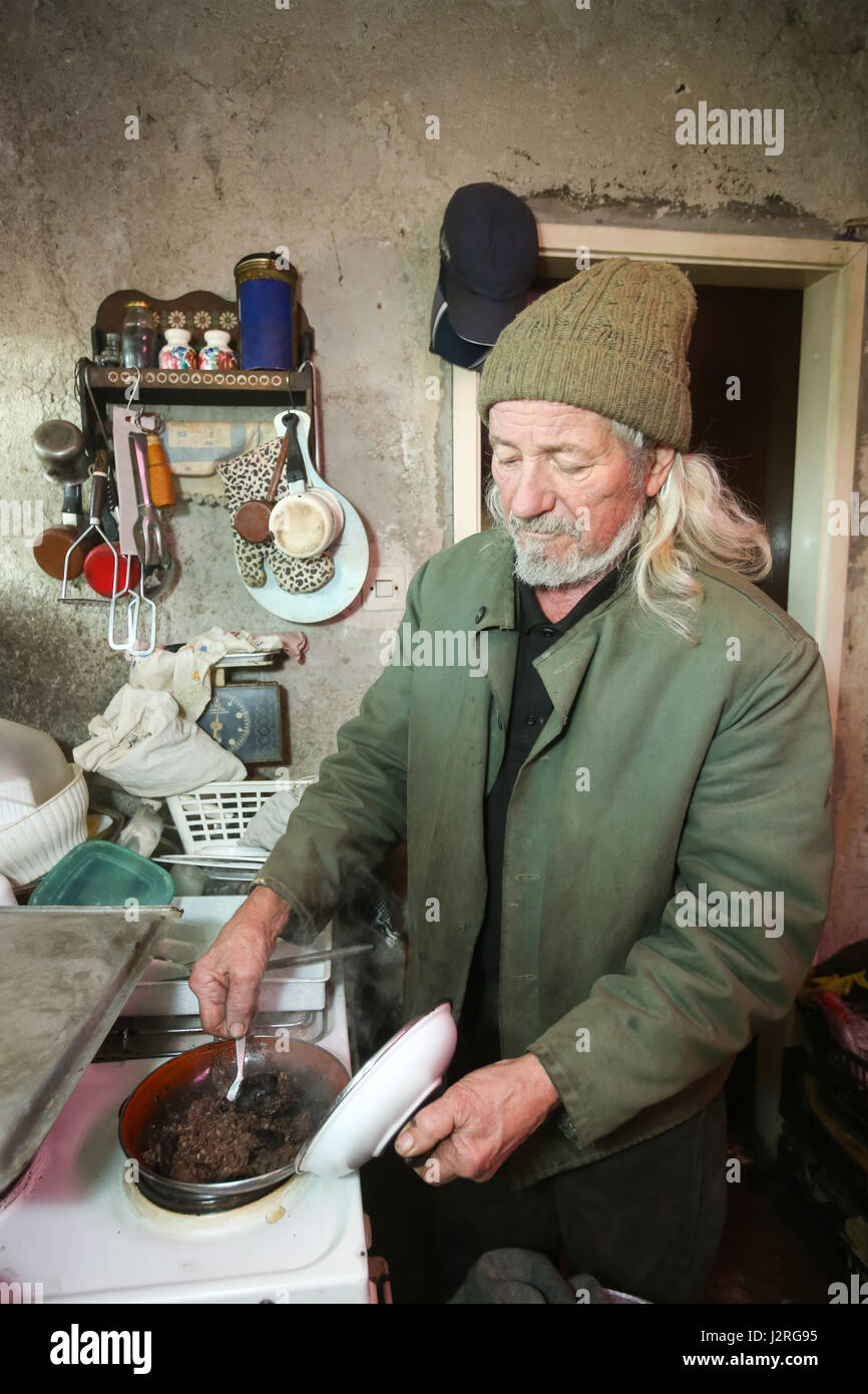Man mess kitchen hi-res stock photography and images - Alamy