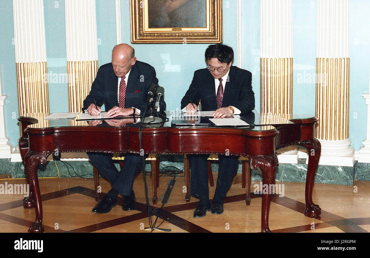 men signing papers Stock Photo - Alamy