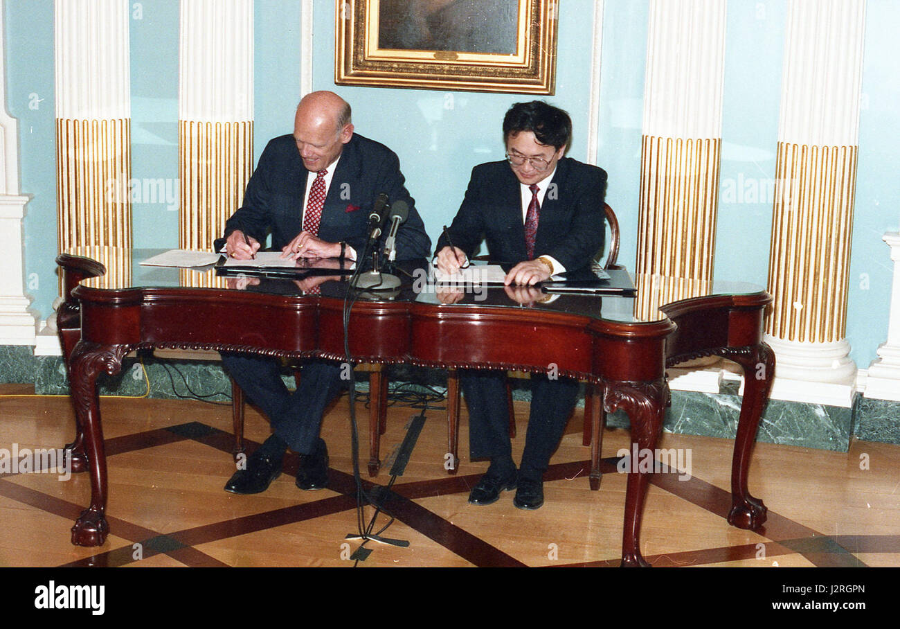 men signing papers Stock Photo - Alamy