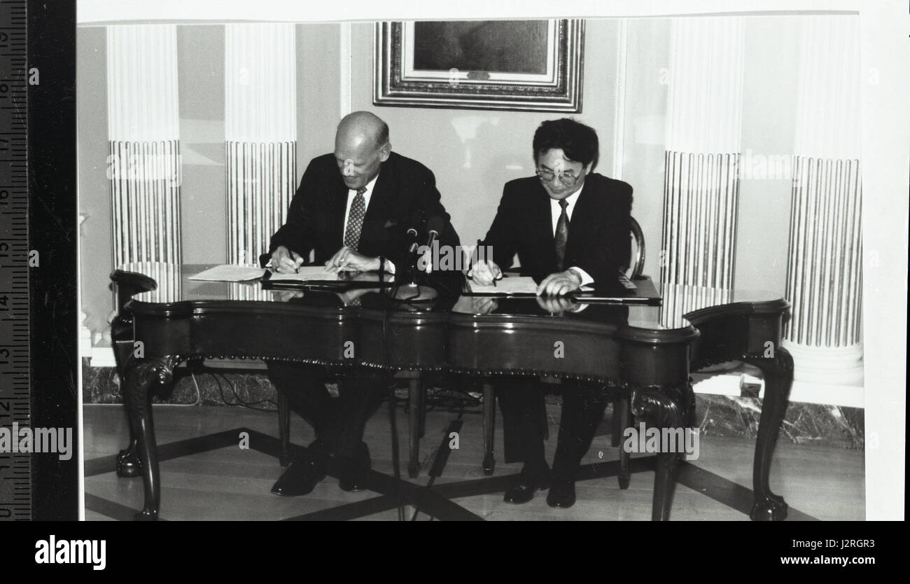 men signing papers Stock Photo - Alamy