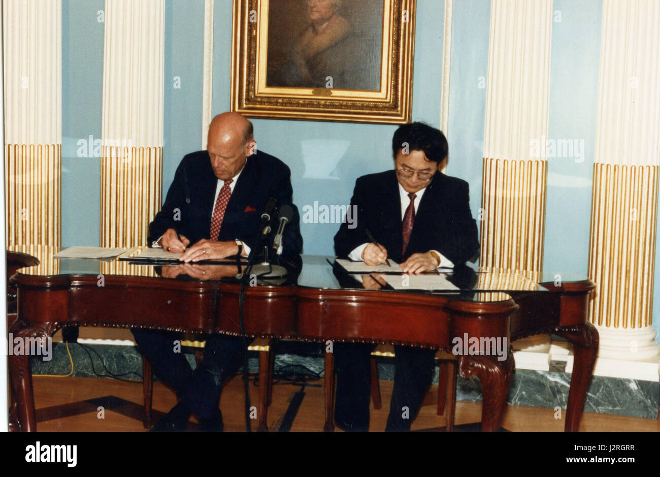 Signing news papers hi-res stock photography and images - Alamy