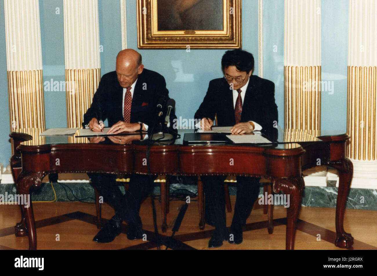 men signing papers Stock Photo - Alamy