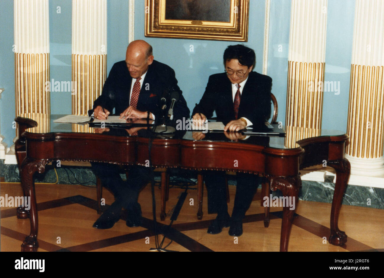 men signing papers Stock Photo - Alamy