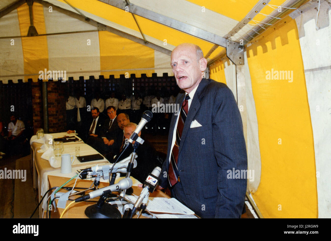 Group people podium other hi-res stock photography and images - Alamy