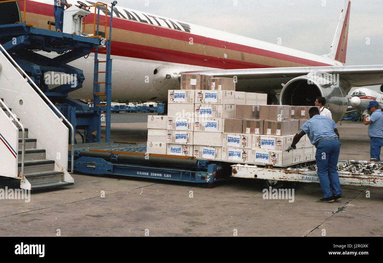 MEN LOADING PACKAGES OFF A LOADING DOCK Stock Photo - Alamy
