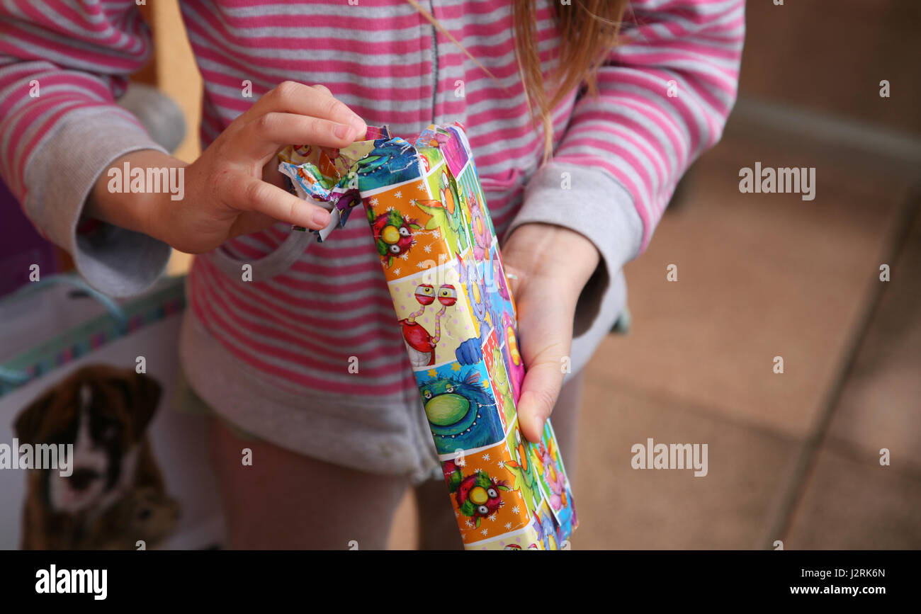 Unboxing hi-res stock photography and images - Alamy