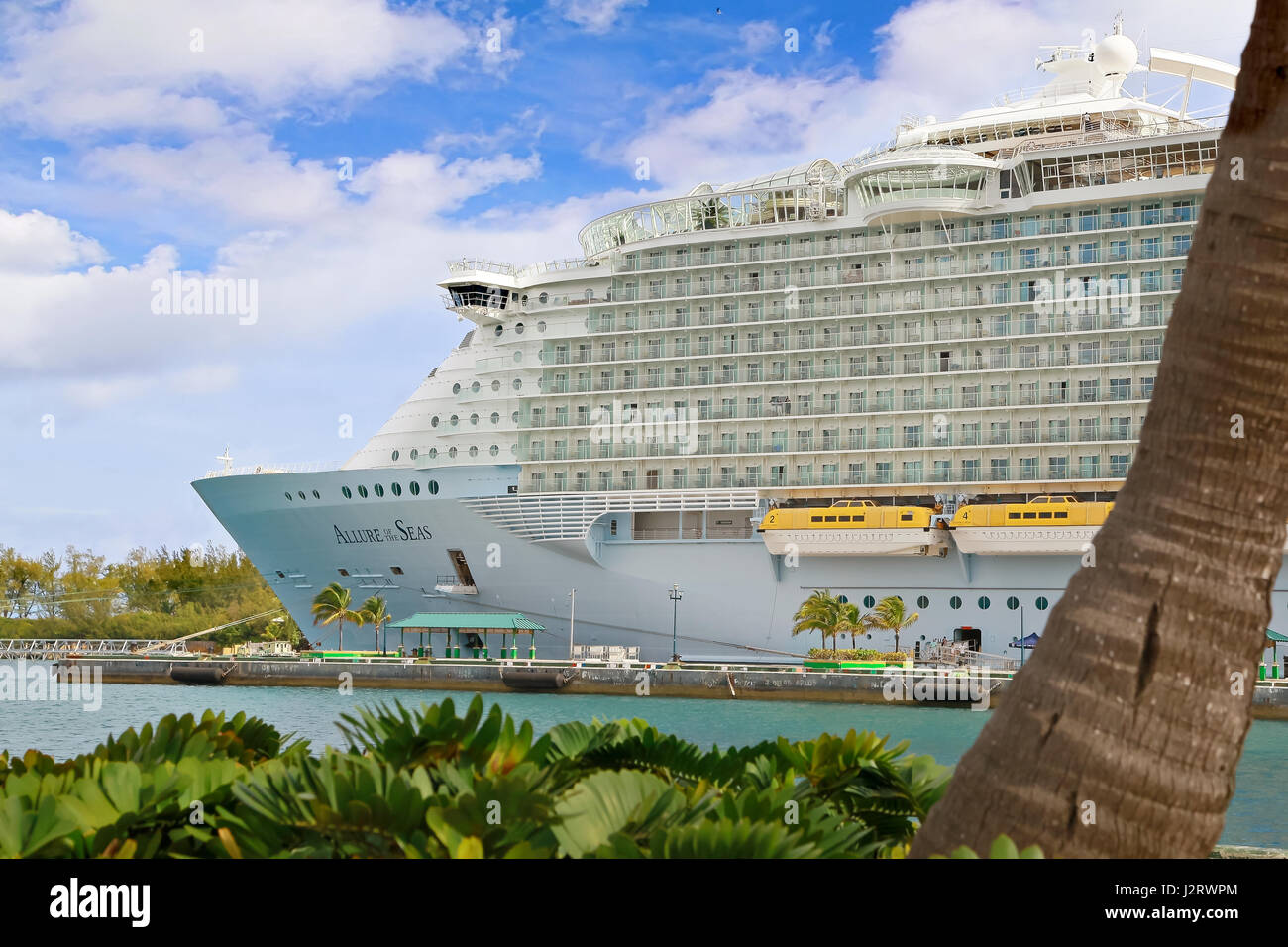 Large sail ship hi-res stock photography and images - Alamy
