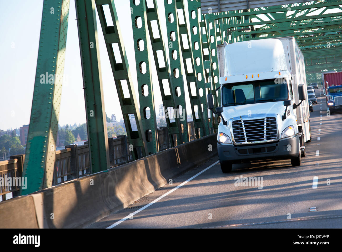 Aerodynamic semi truck hi-res stock photography and images - Alamy