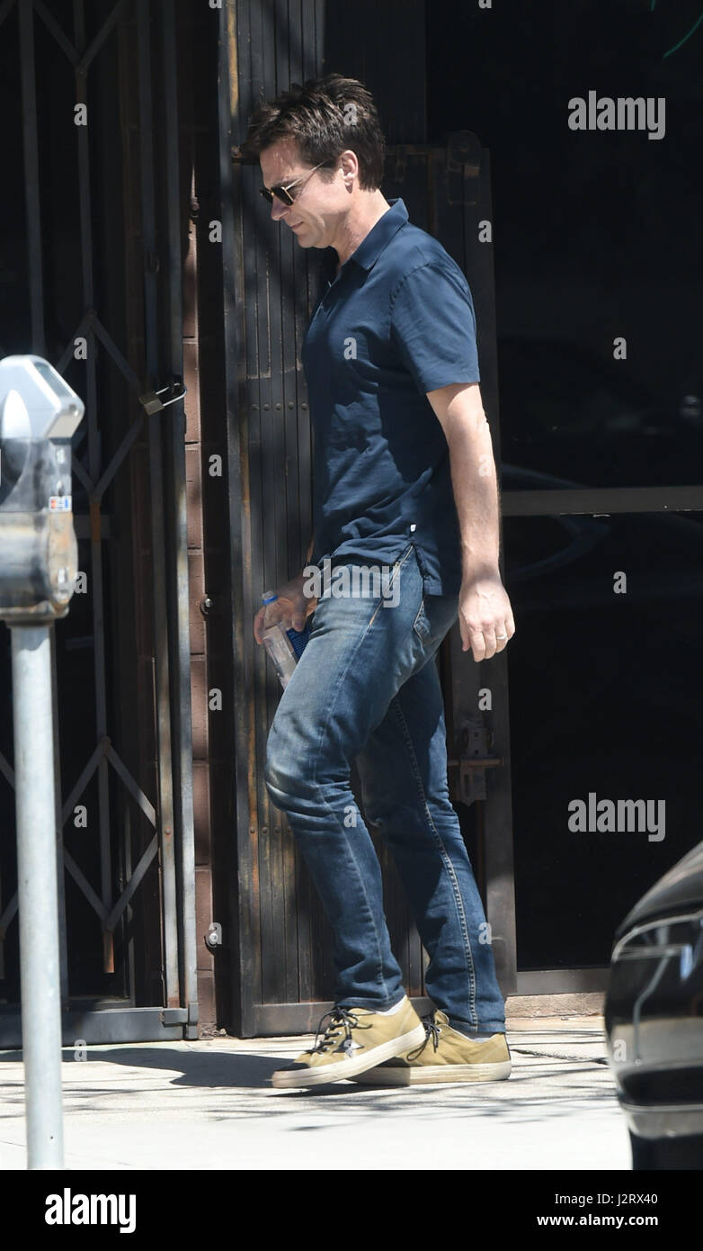 Jason Bateman has lunch with a friend and leaves with a handshake ...