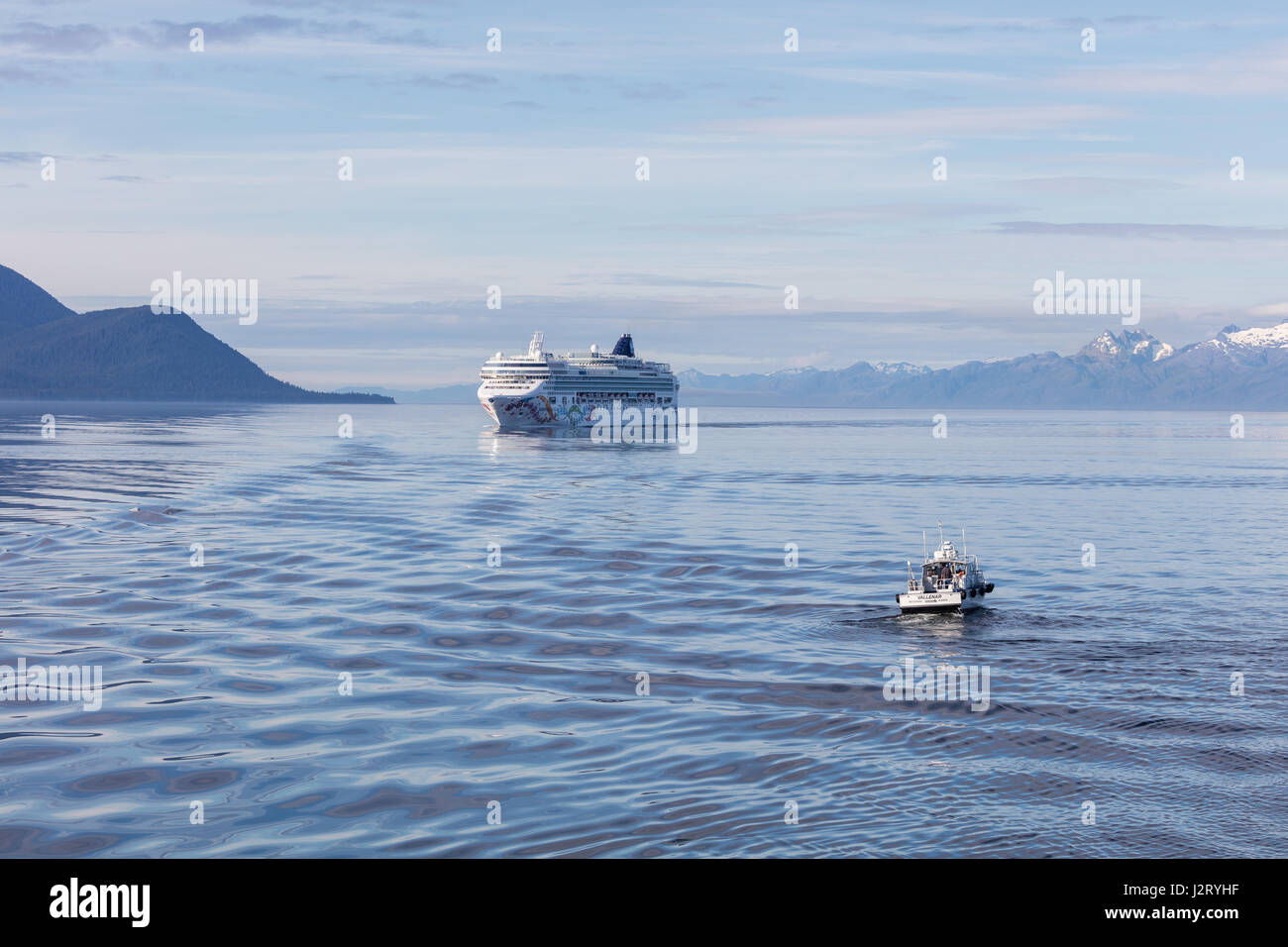 A cruise ship sailing the Inner Passage of Alaska Stock Photo - Alamy