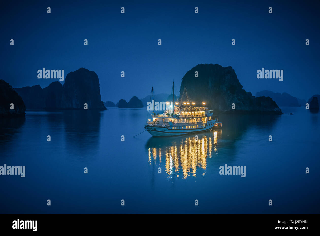 Ha long bay night hi-res stock photography and images - Alamy