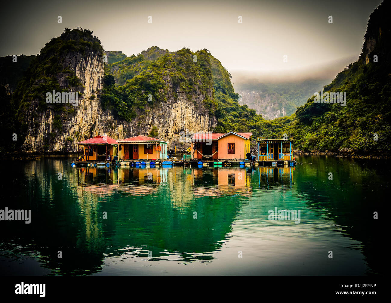 Vung Vieng Floating Village Stock Photo - Alamy