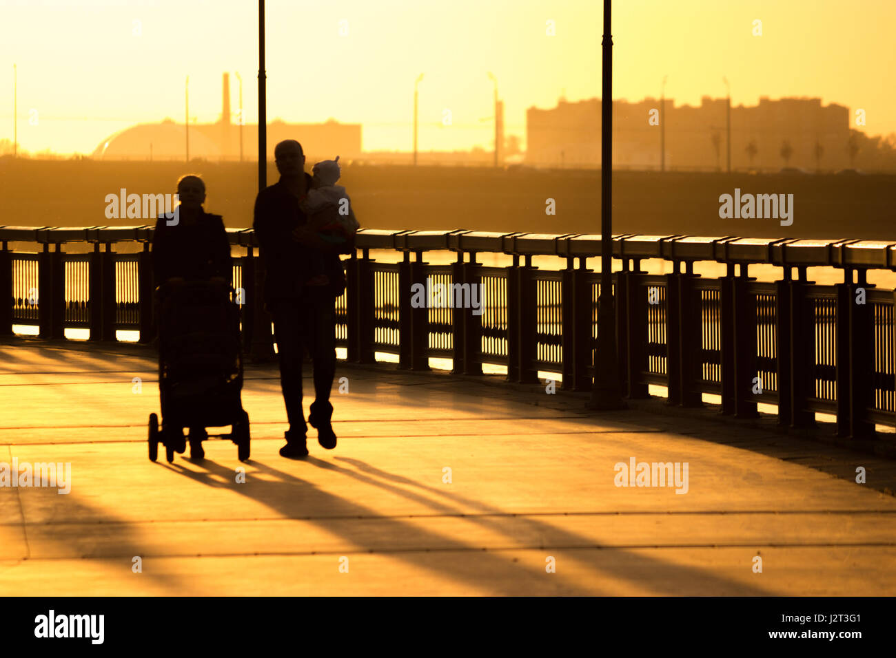 Silhouettes of people walking along the seafront promenade Stock Photo ...