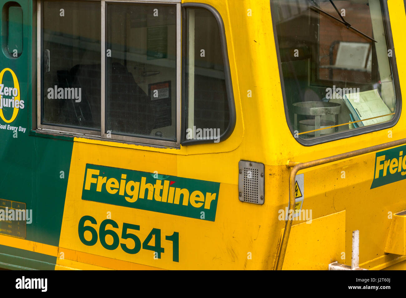 Freightliner No. 66541 pulls into Peterborough Station Stock Photo - Alamy