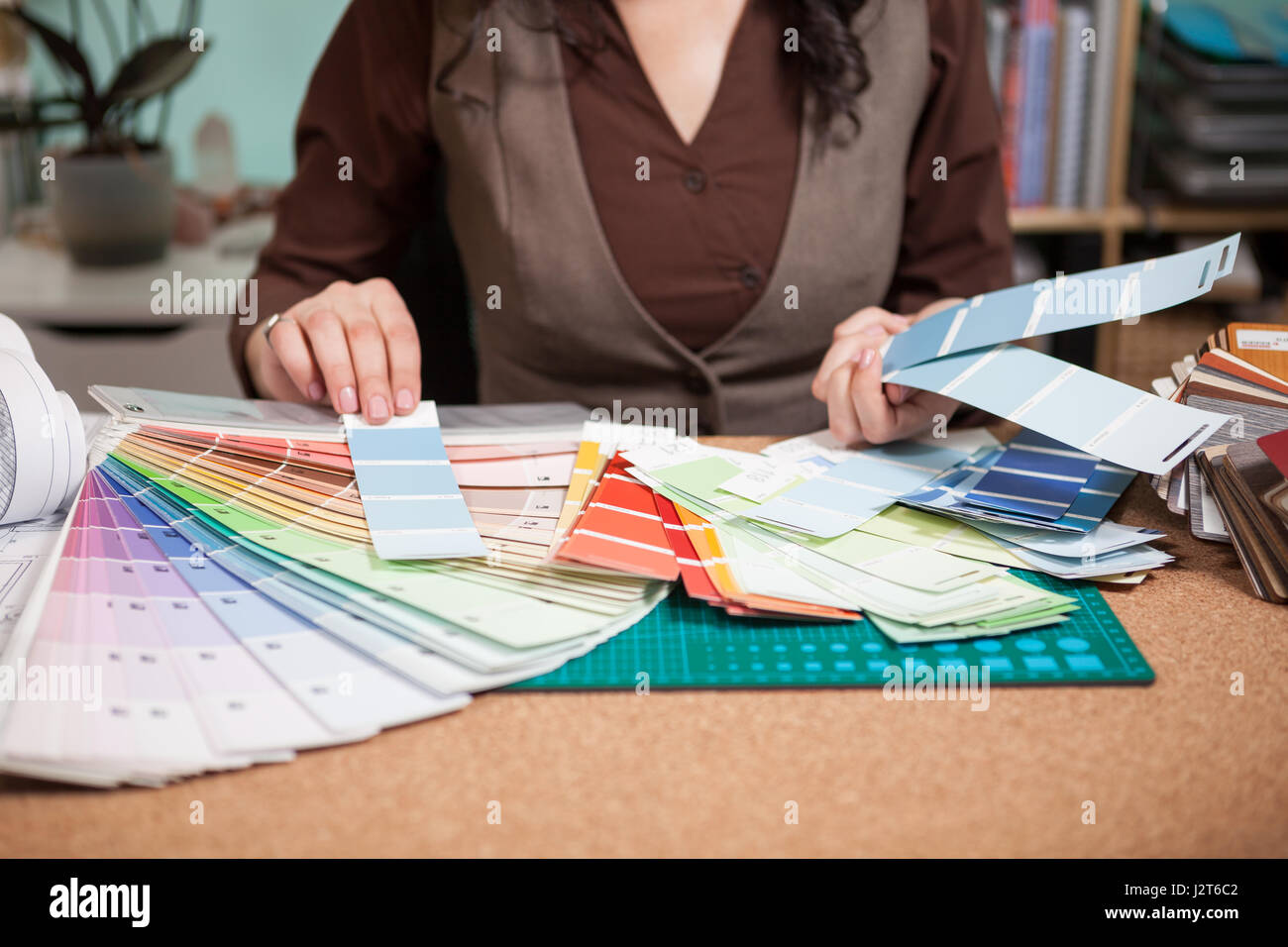 Cards of different color hi-res stock photography and images - Alamy