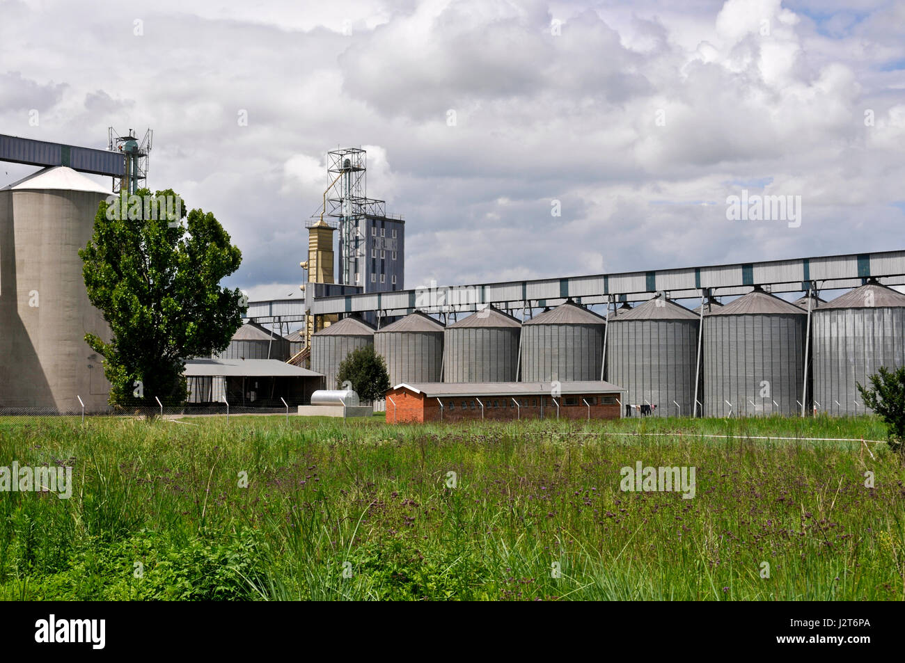 Harvest facilities hi-res stock photography and images - Alamy
