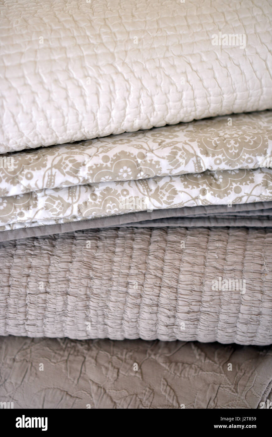 Blankets folded hi-res stock photography and images - Alamy